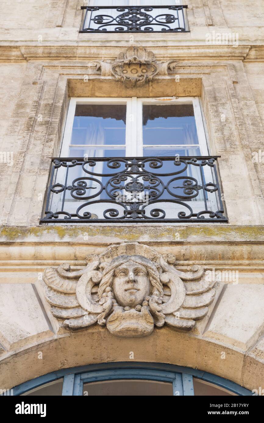 Entrance to residential building hi-res stock photography and images ...