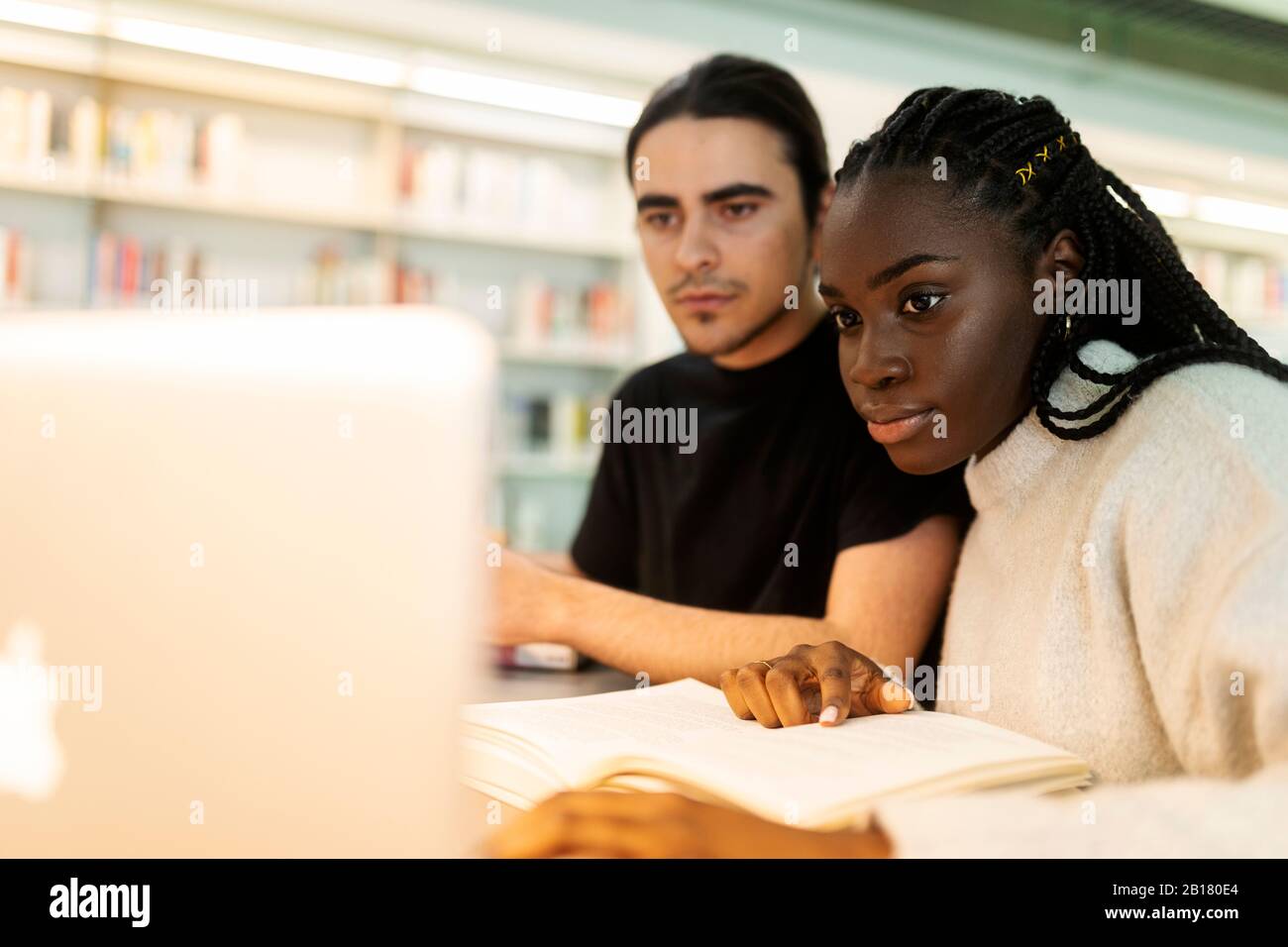 Students working computer library hi-res stock photography and images ...