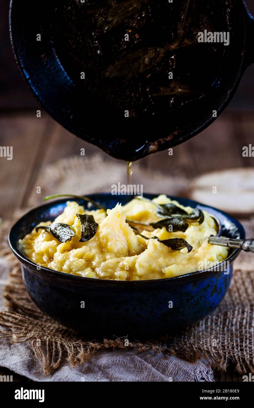 Bowl of mashed potatoes hi-res stock photography and images - Alamy