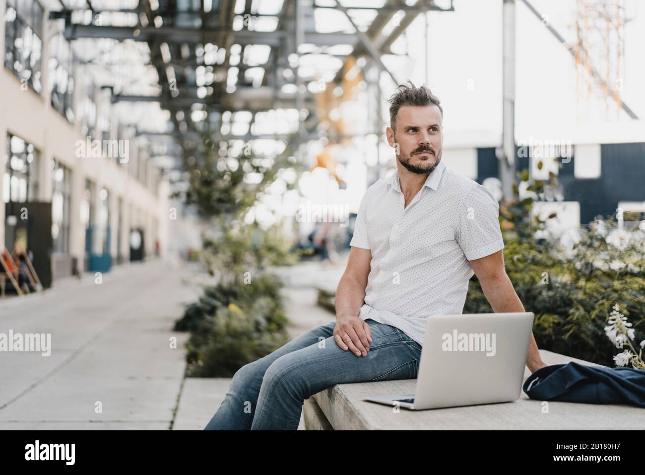 Sideways sitting hi-res stock photography and images - Alamy