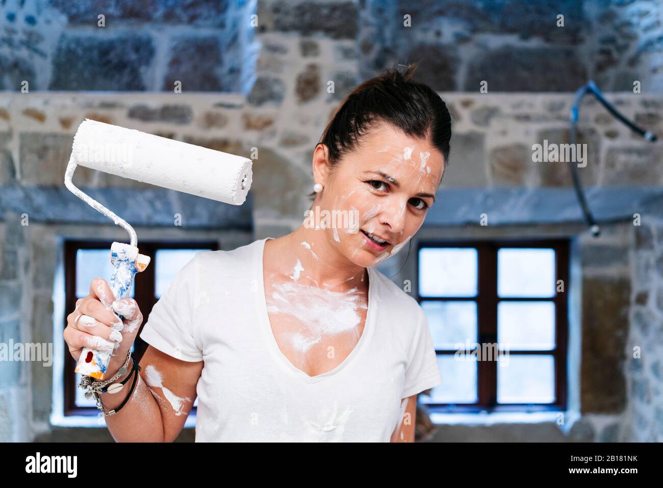 Woman paint roller walls hi-res stock photography and images - Alamy