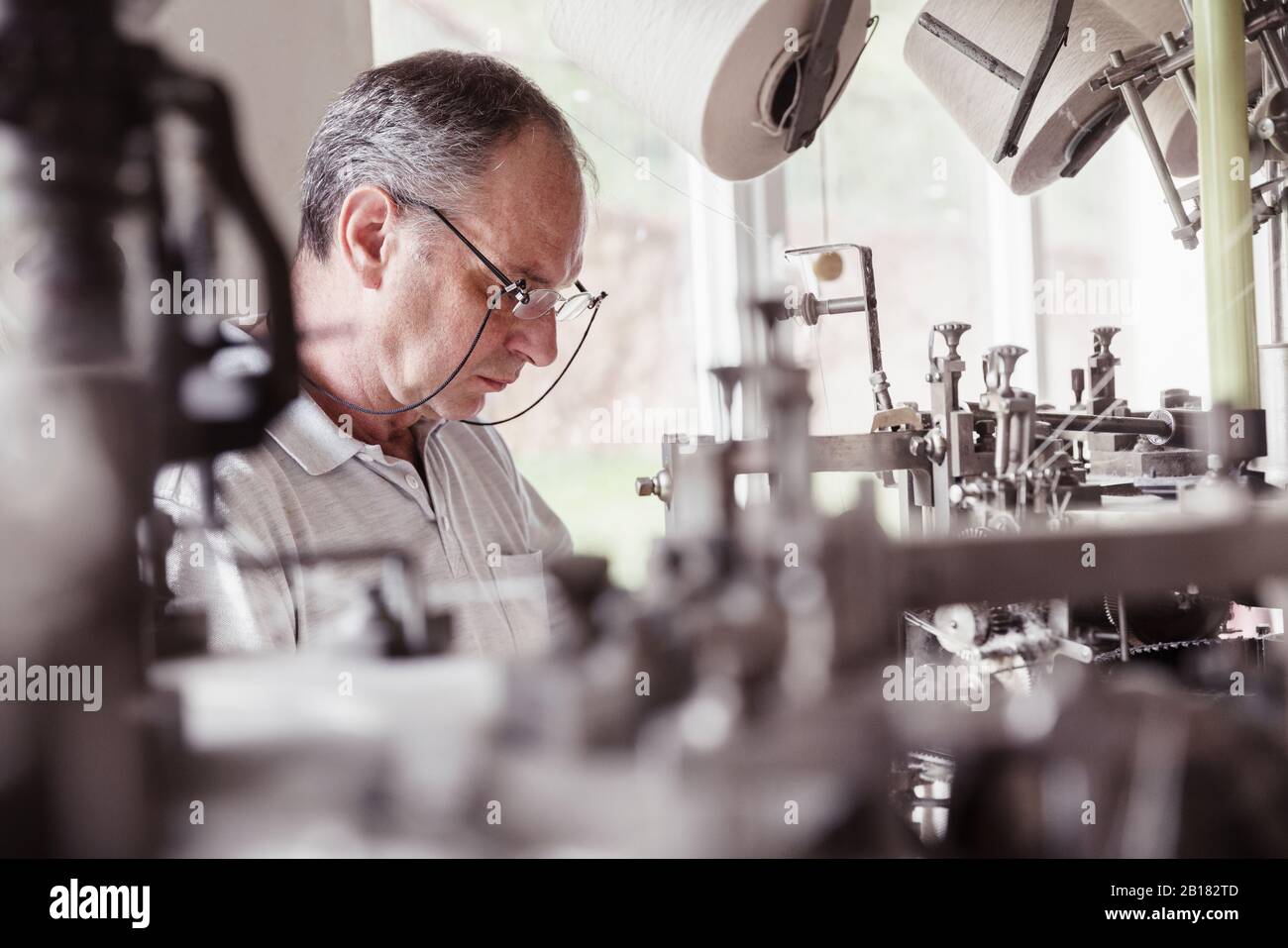 Han and machines hi-res stock photography and images - Alamy