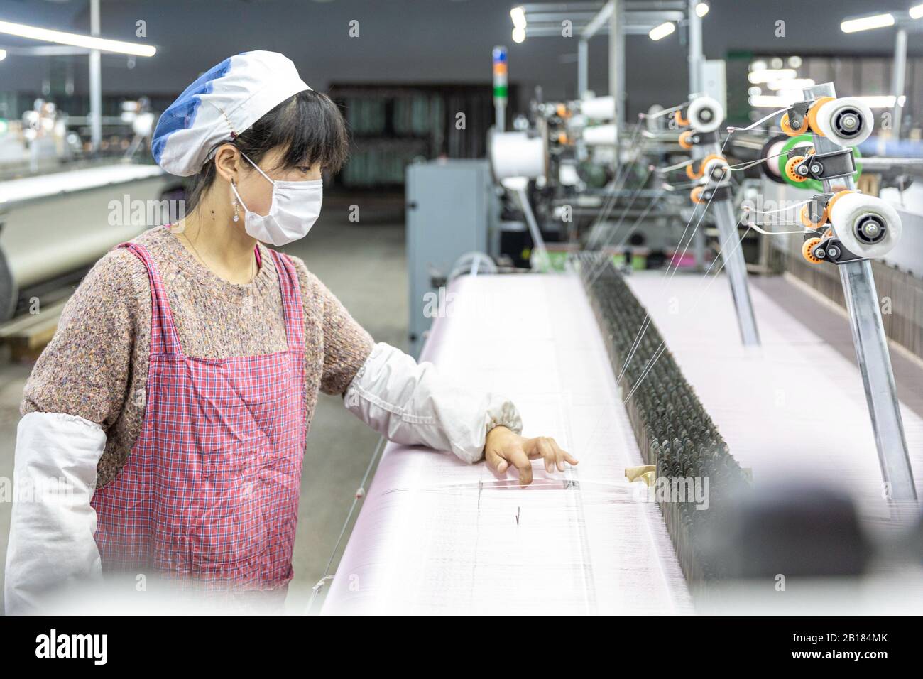 Female chinese worker deals hi-res stock photography and images - Alamy