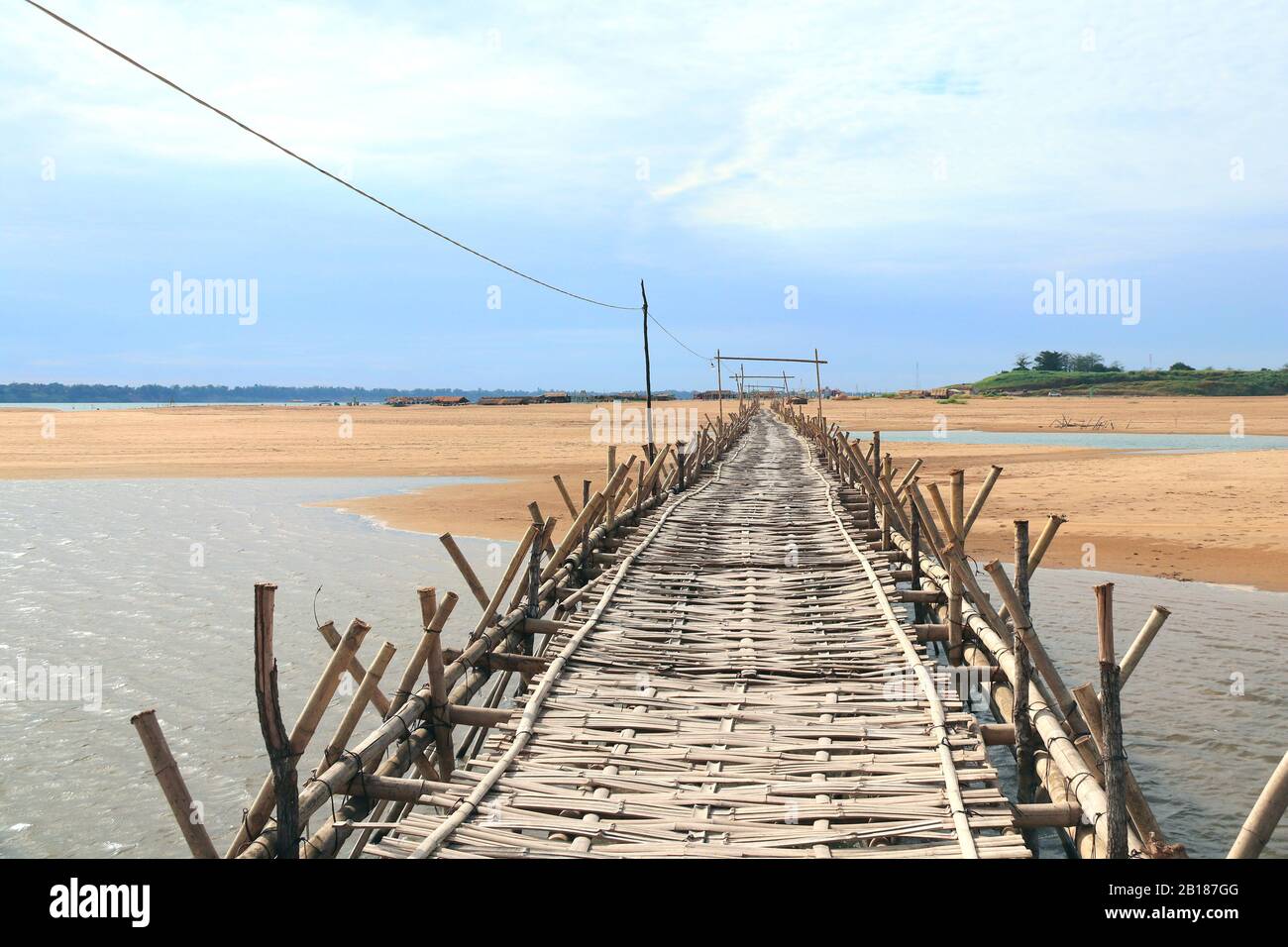 Bamboo bridge across Mekong river between Kampong Cham city and island ...