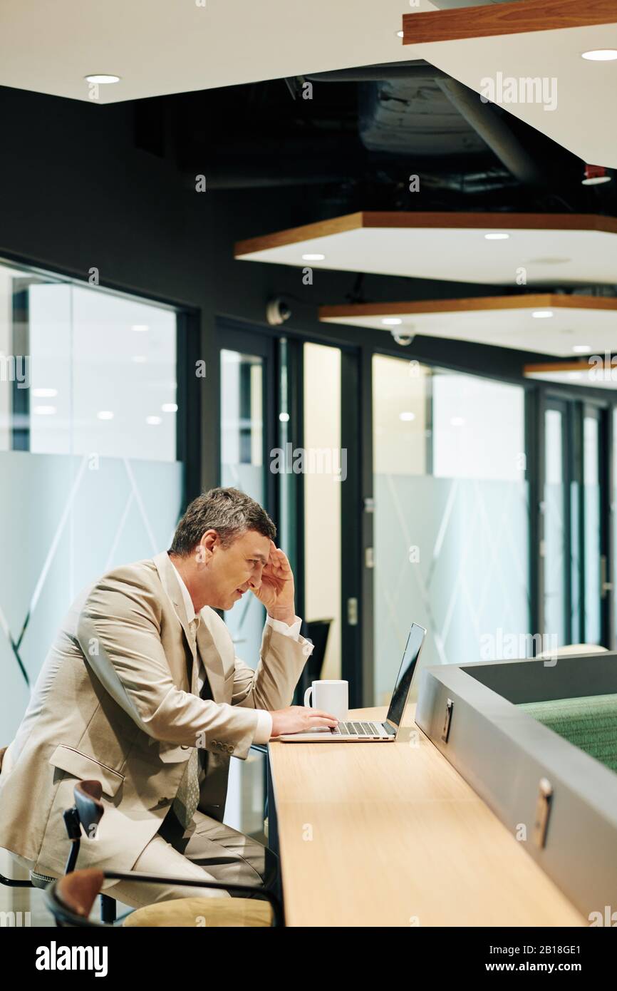 Confusing technology hi-res stock photography and images - Alamy