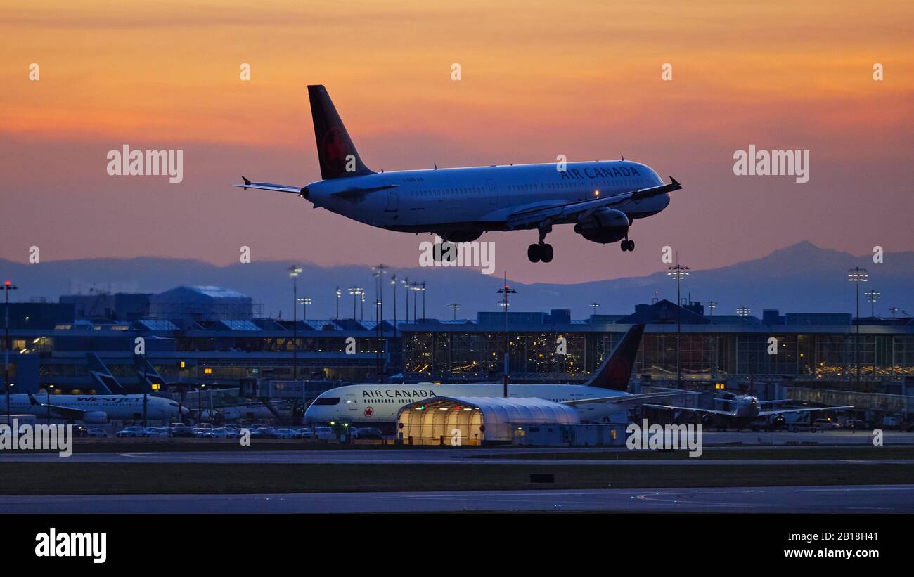 Airplane aisle night hi-res stock photography and images - Alamy