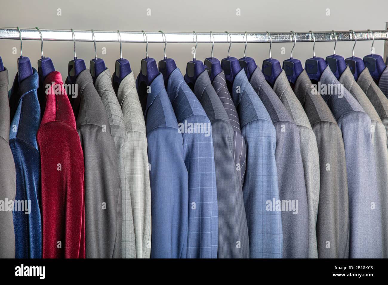 Mens suits on rack hi-res stock photography and images - Alamy
