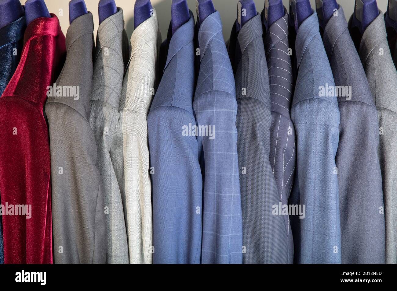 Mens suits on rack hi-res stock photography and images - Alamy