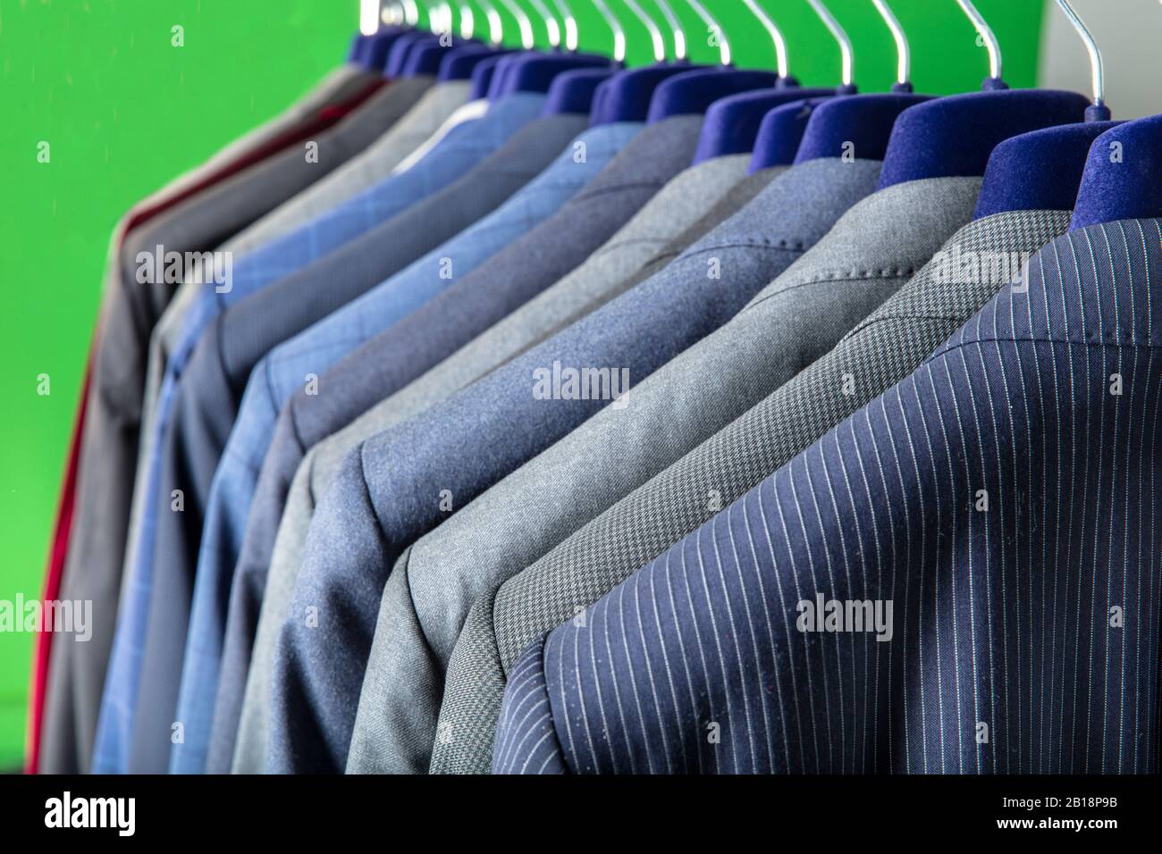Mens suits on rack hi-res stock photography and images - Alamy