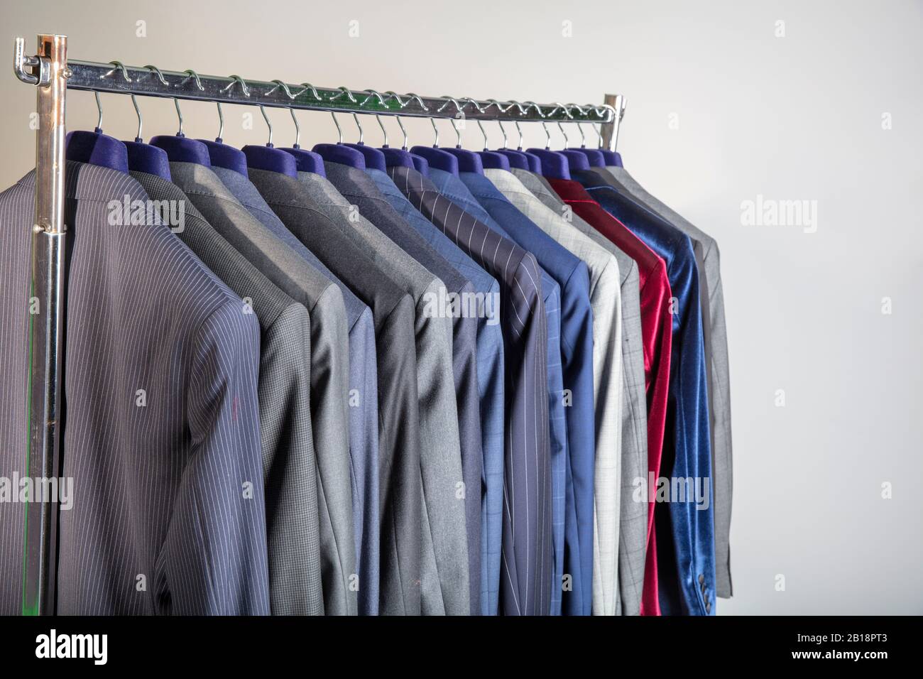 Mens suits on rack hi-res stock photography and images - Alamy