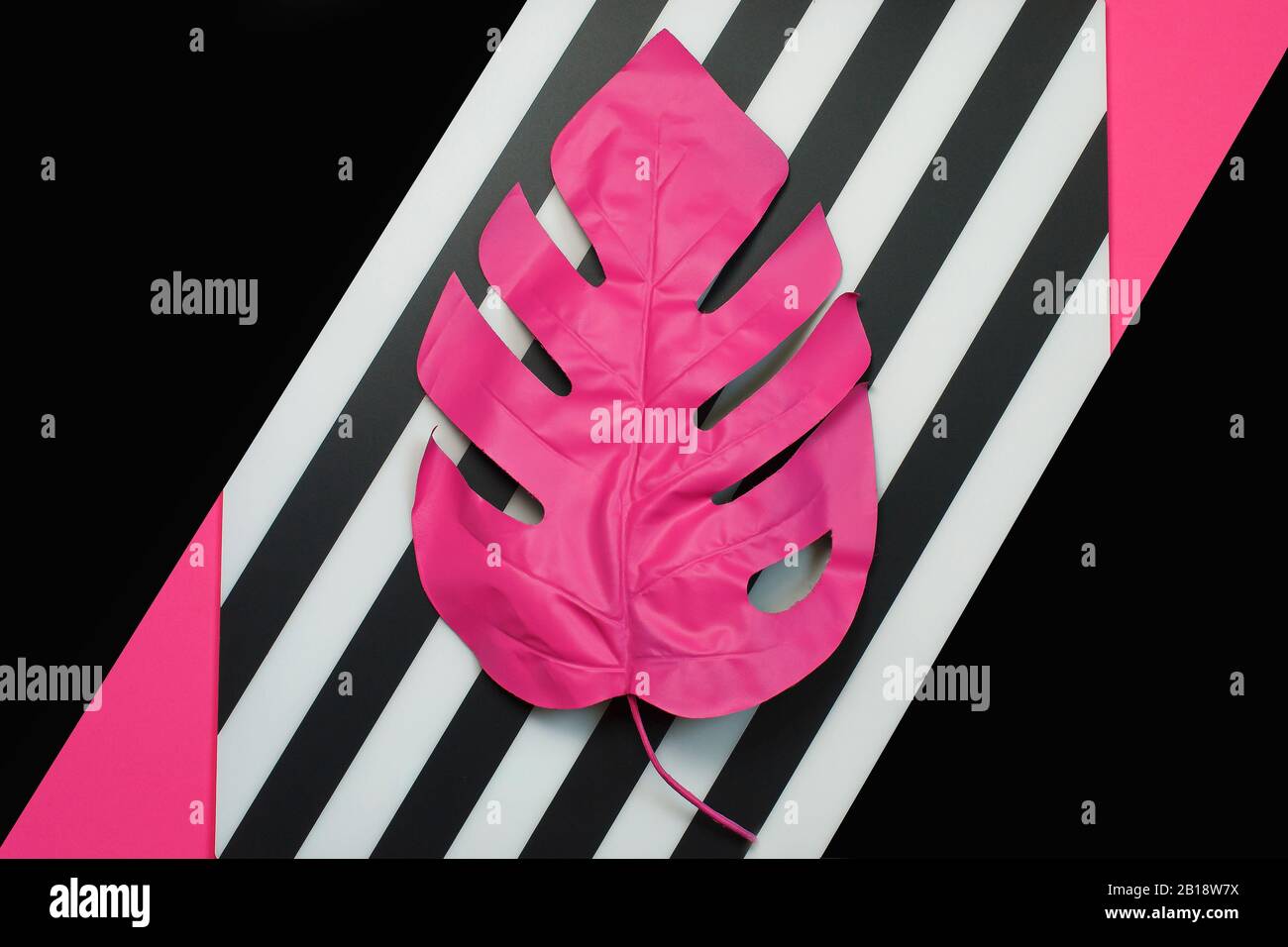 Vaporwave leaf hi-res stock photography and images - Alamy