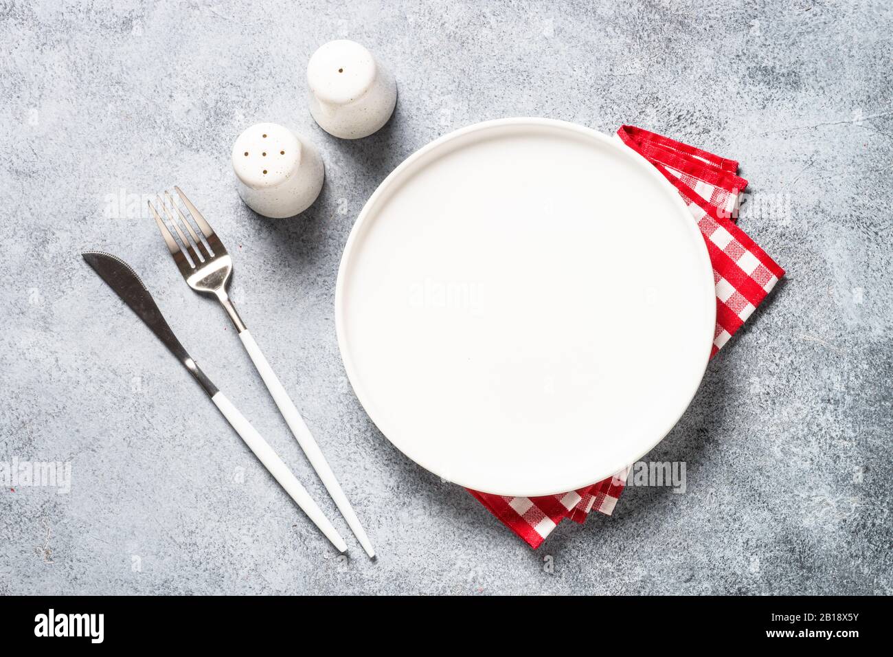 Table setting with white plate and cutlery top view Stock Photo - Alamy