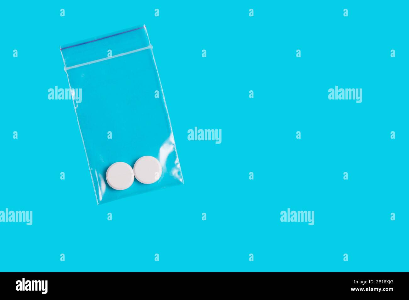 Cyanide pill hi-res stock photography and images - Alamy