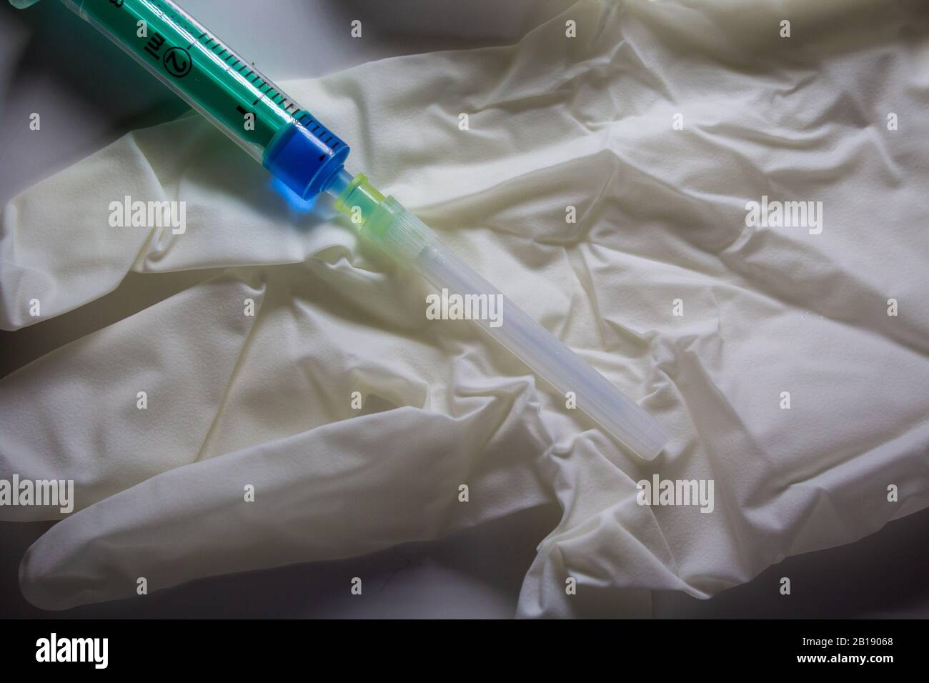 Injection needle hi-res stock photography and images - Alamy
