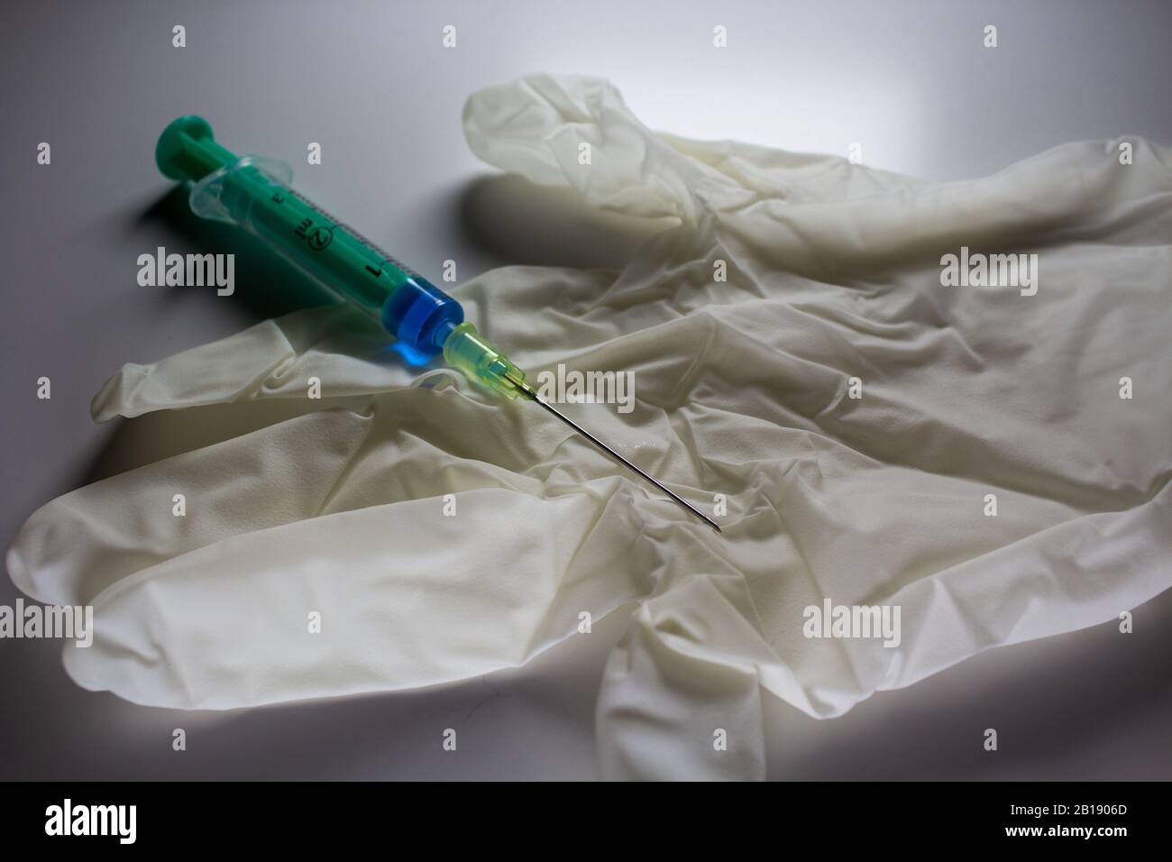 Drug injection hospital hi-res stock photography and images - Alamy