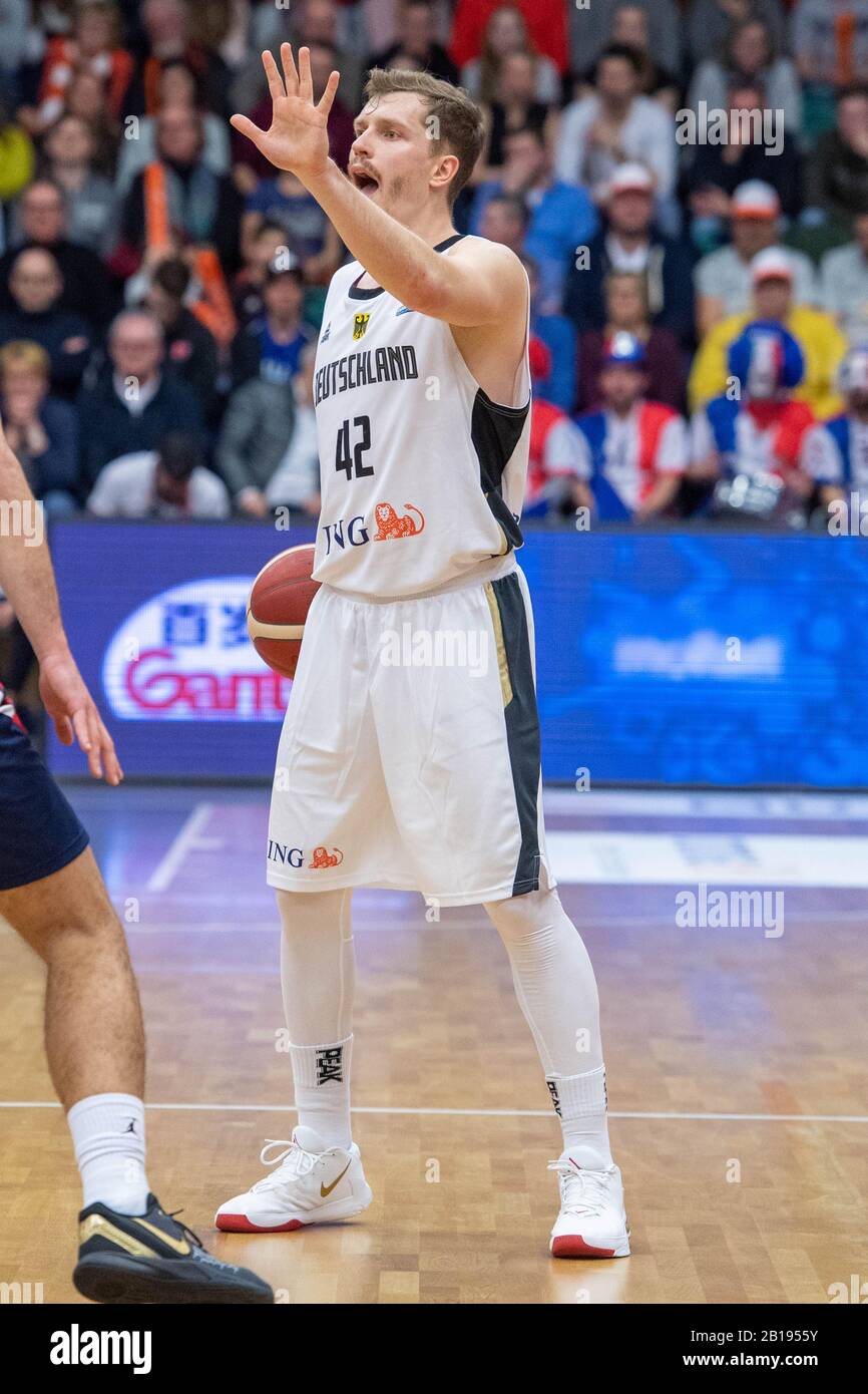 Andreas OBST (GER) gives instructions, instructions, whole figure ...