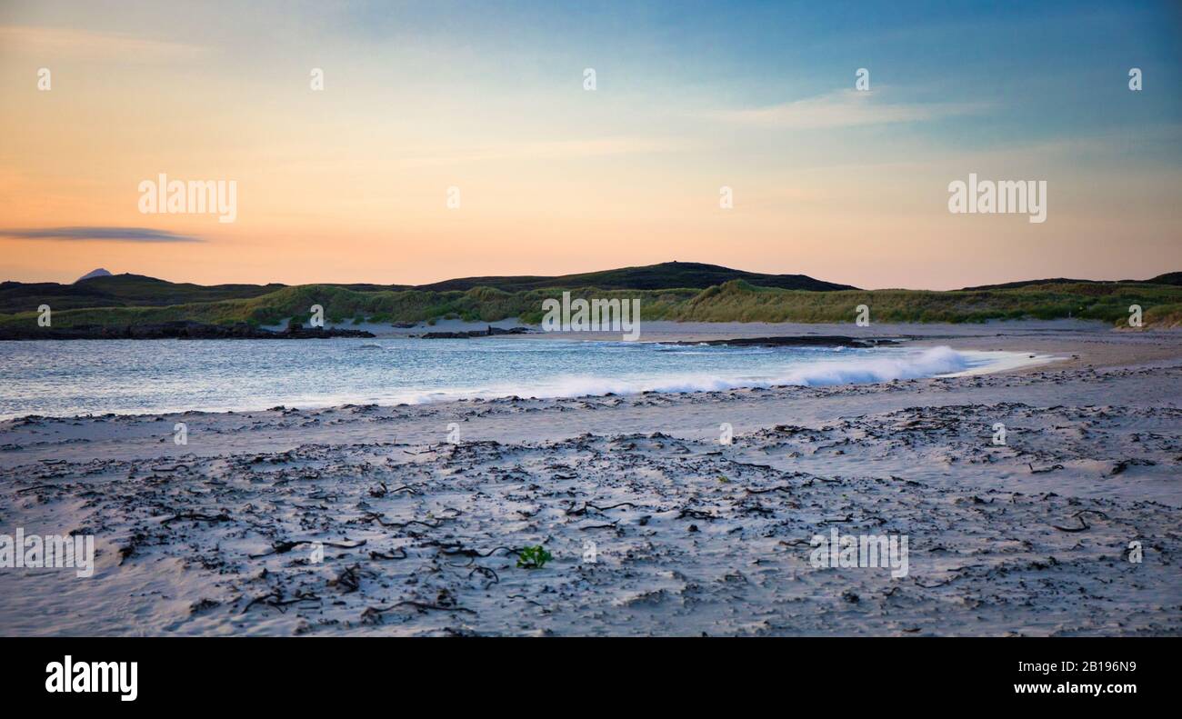 Remote Sanna Bay beach and Atlantic Ocean at dusk, Ardnamurchan ...