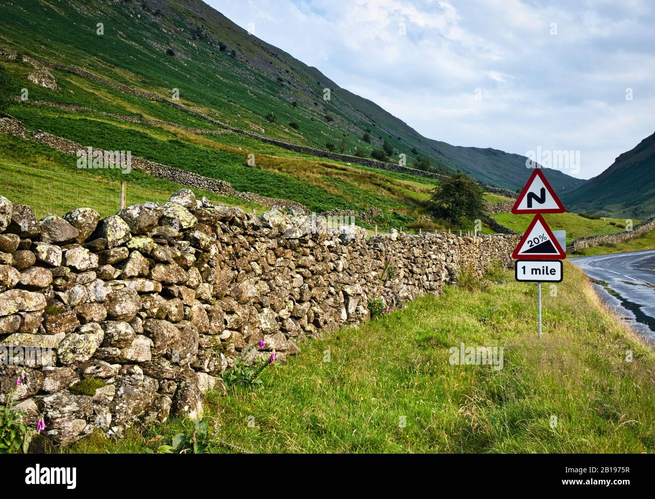 Gradient road sign hi-res stock photography and images - Alamy