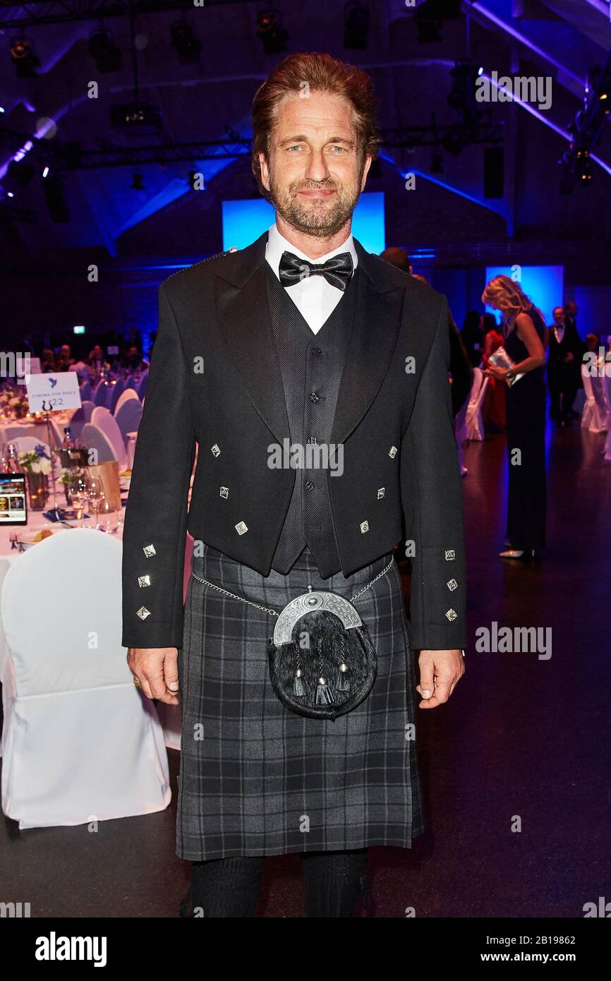 Gerard butler _70 red carpet event hi-res stock photography and images ...