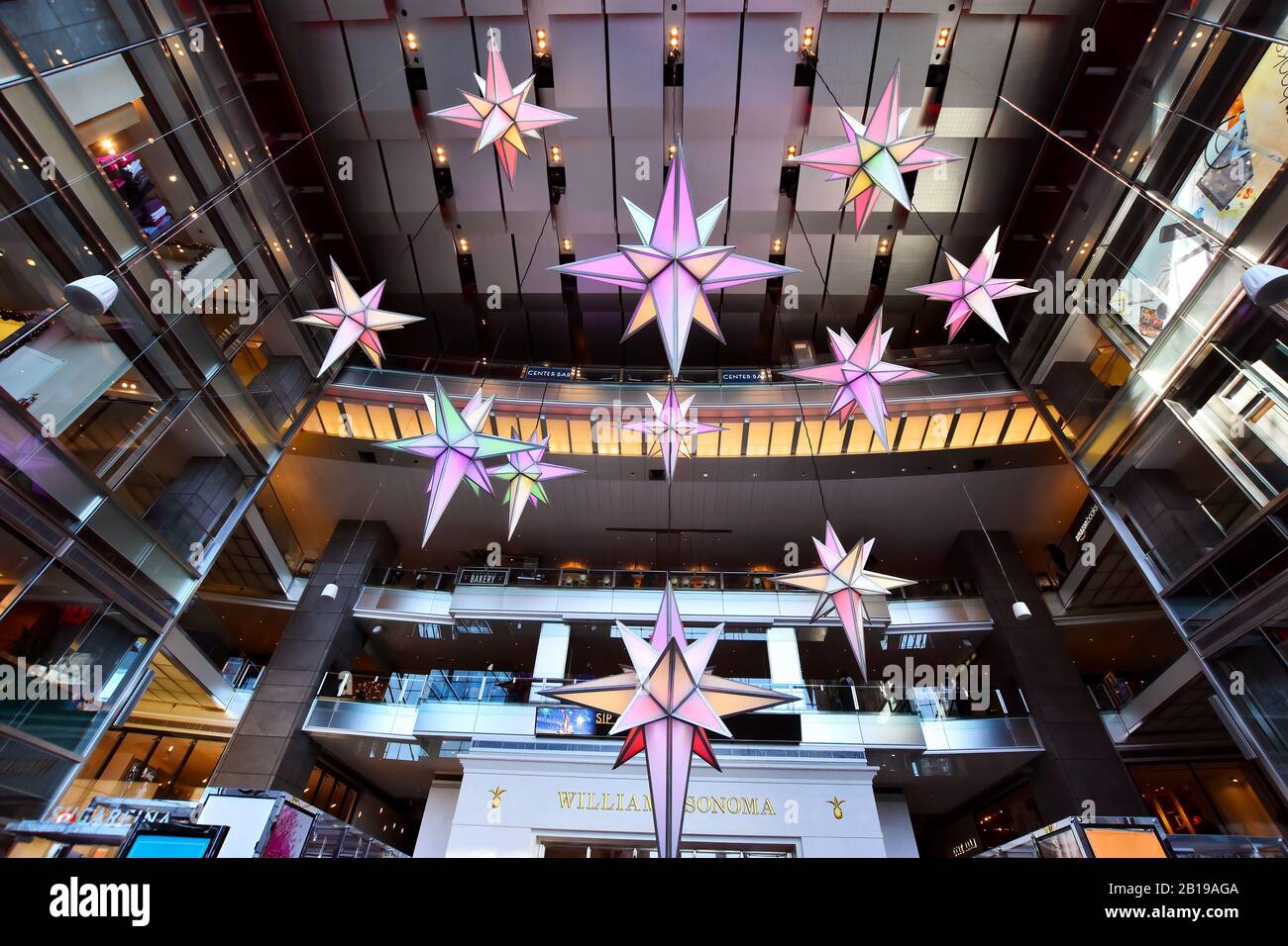 Time warner building interior hi-res stock photography and images - Alamy