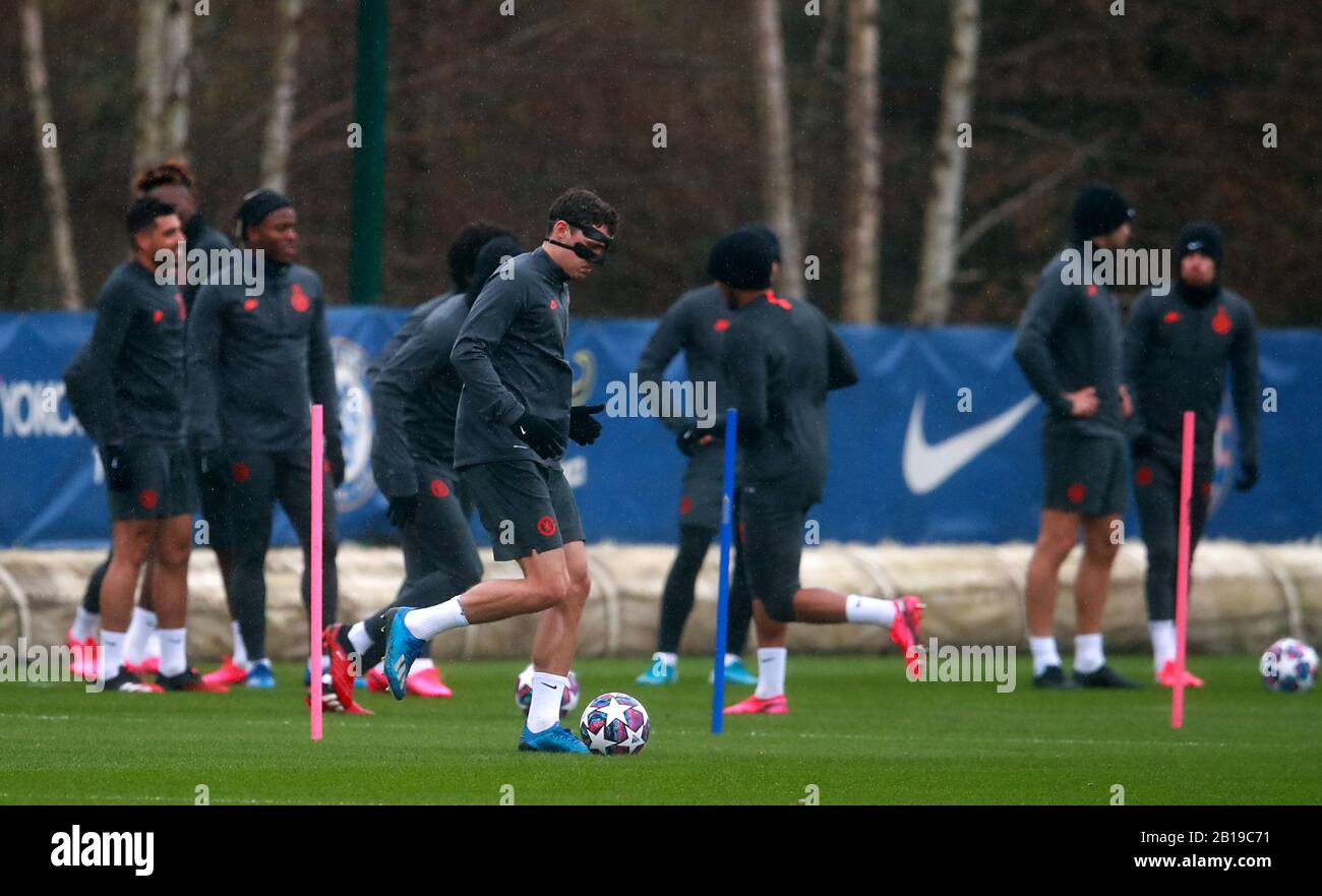 Chelsea's Christian Pulisic (centre) during a training session at ...