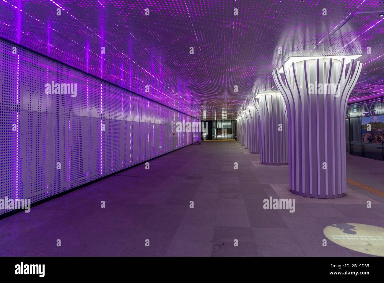 Seoul underground station hi-res stock photography and images - Alamy