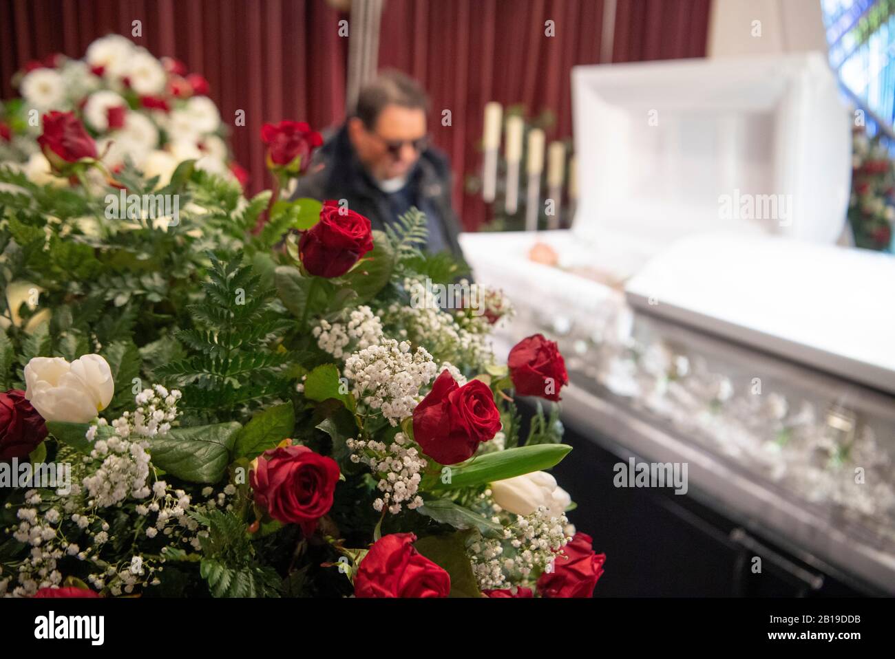 Open coffin hi-res stock photography and images - Alamy
