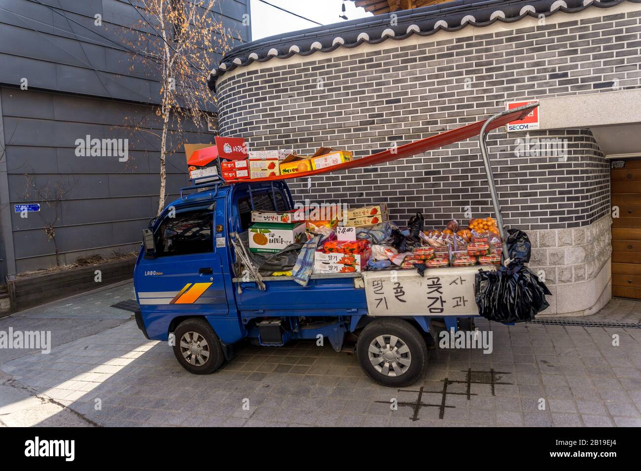 Food delivery van in Bukchon Hanok Village ,Korean traditional village ...