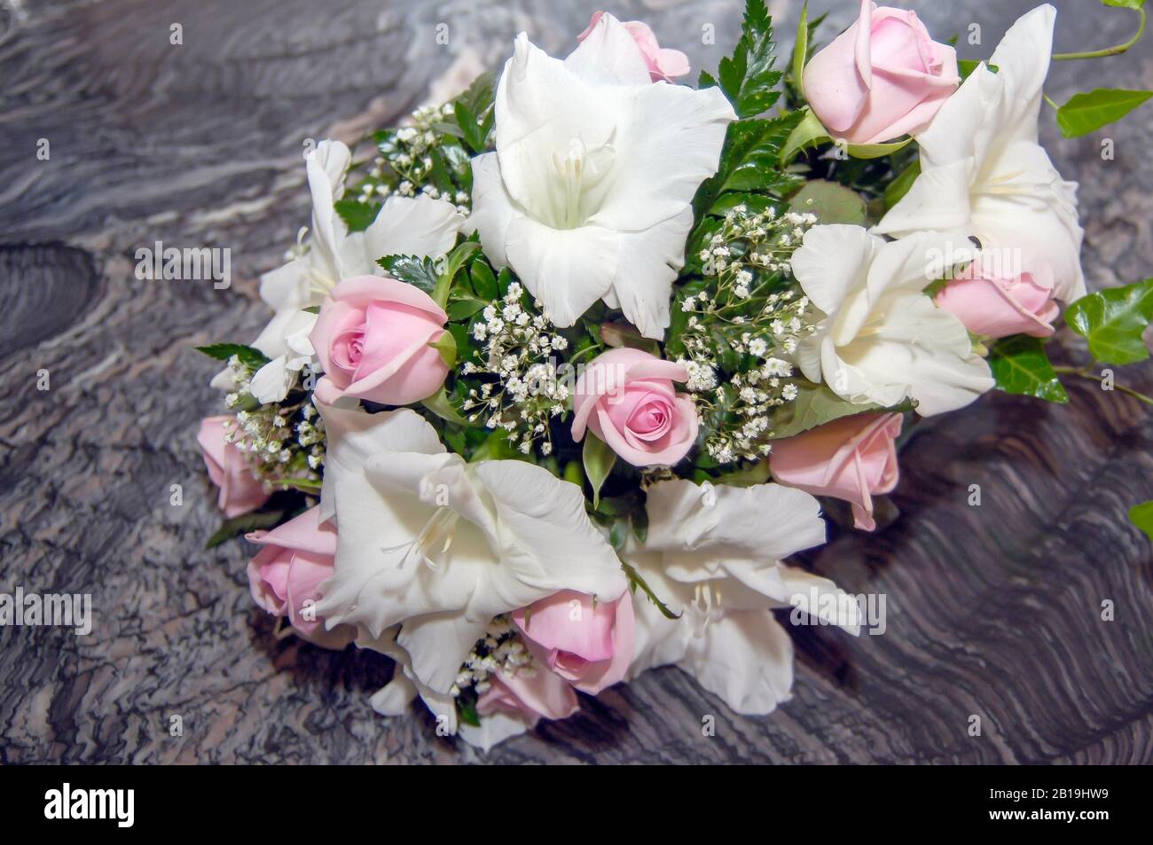 Roses and lilies hi-res stock photography and images - Alamy