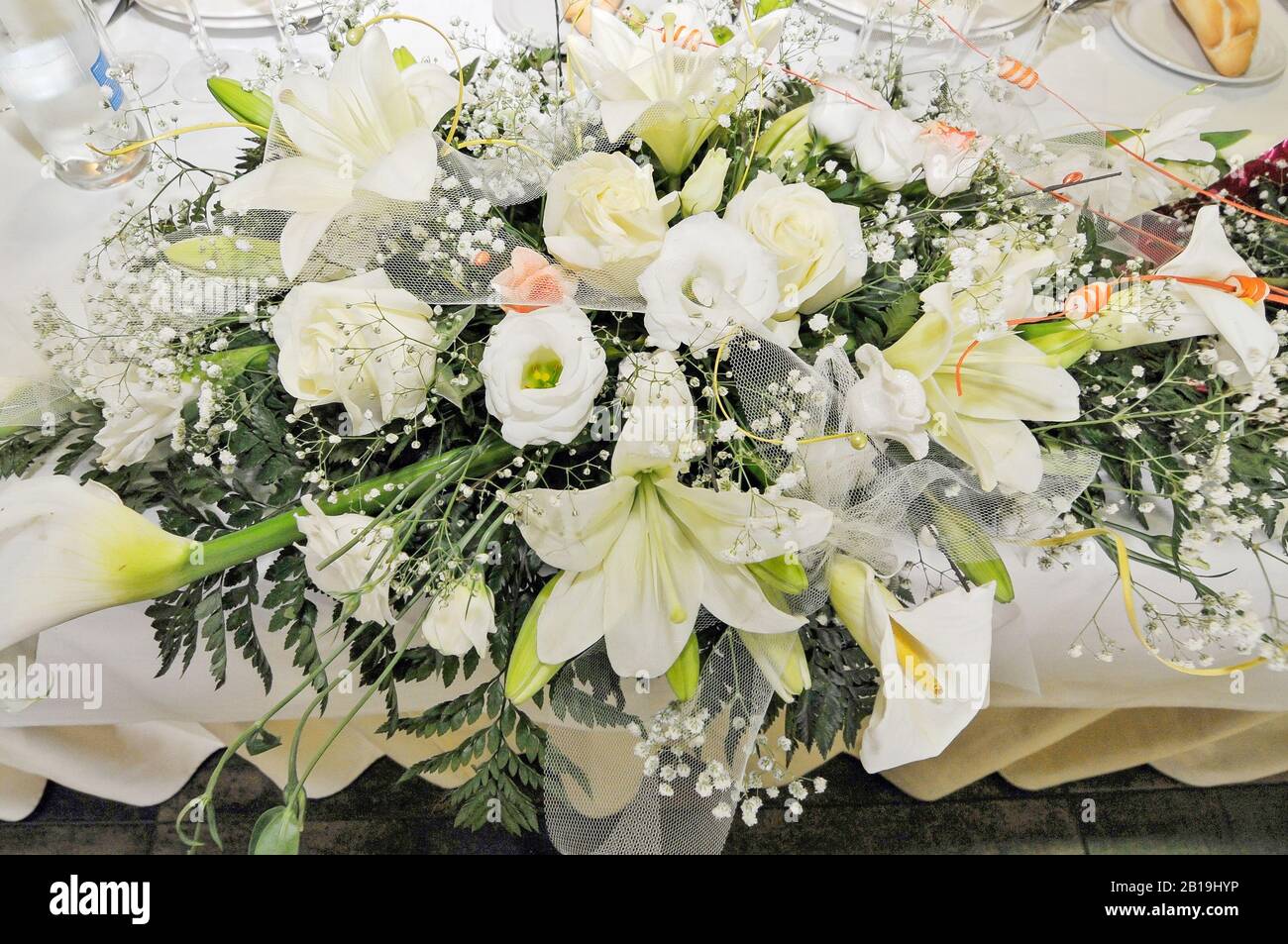 Floral decoration with white flowers Stock Photo - Alamy