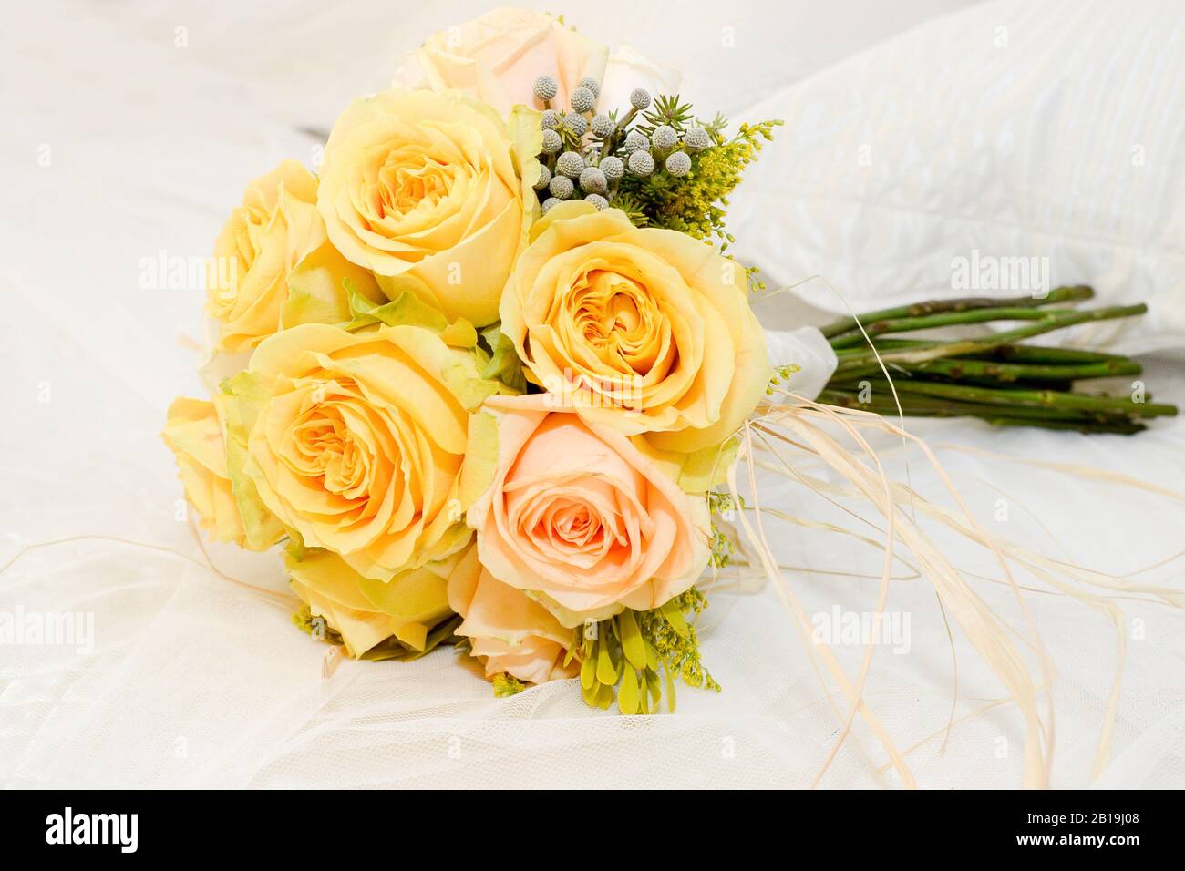 Bouquet of yellow roses Stock Photo - Alamy