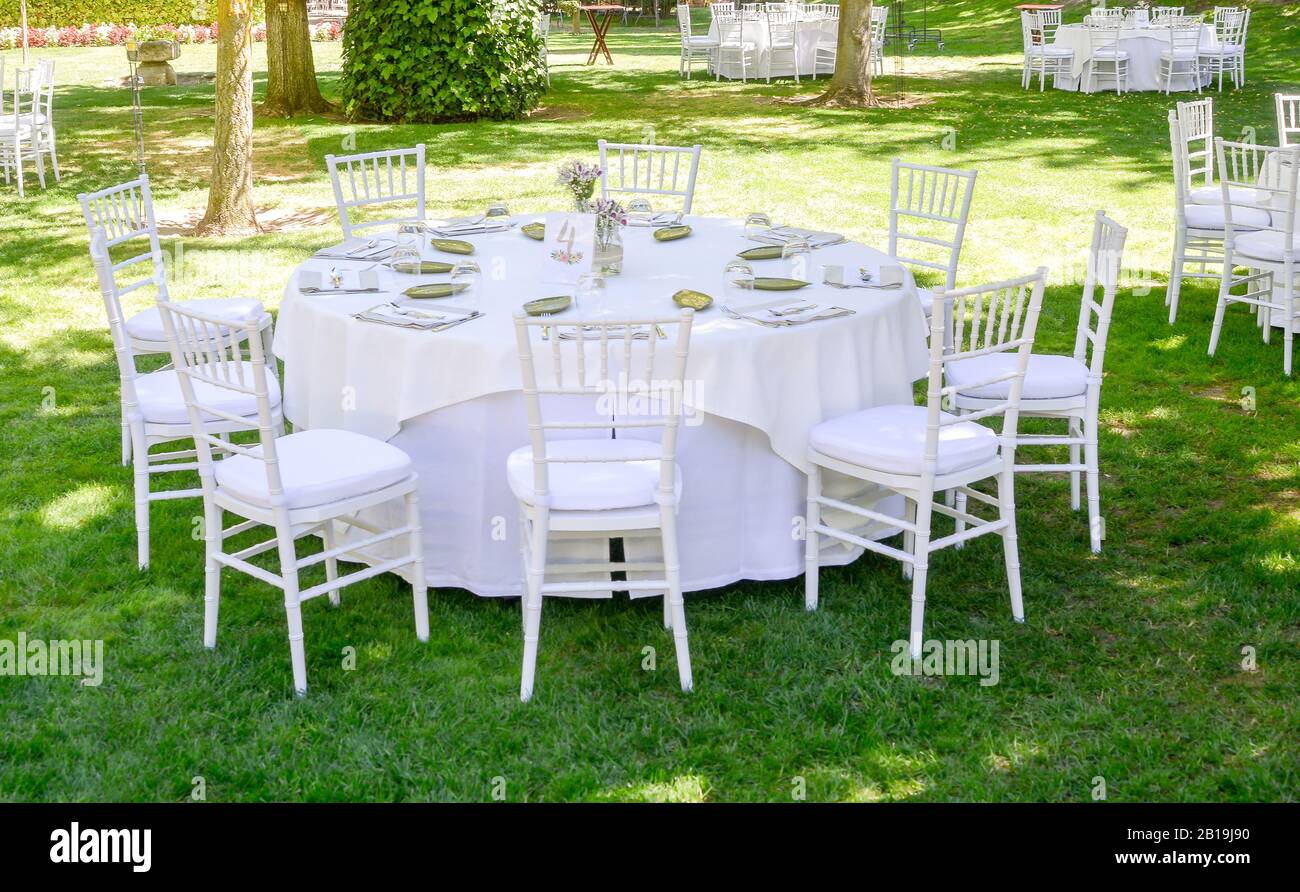 Table decorated for an outdoor celebration Stock Photo - Alamy