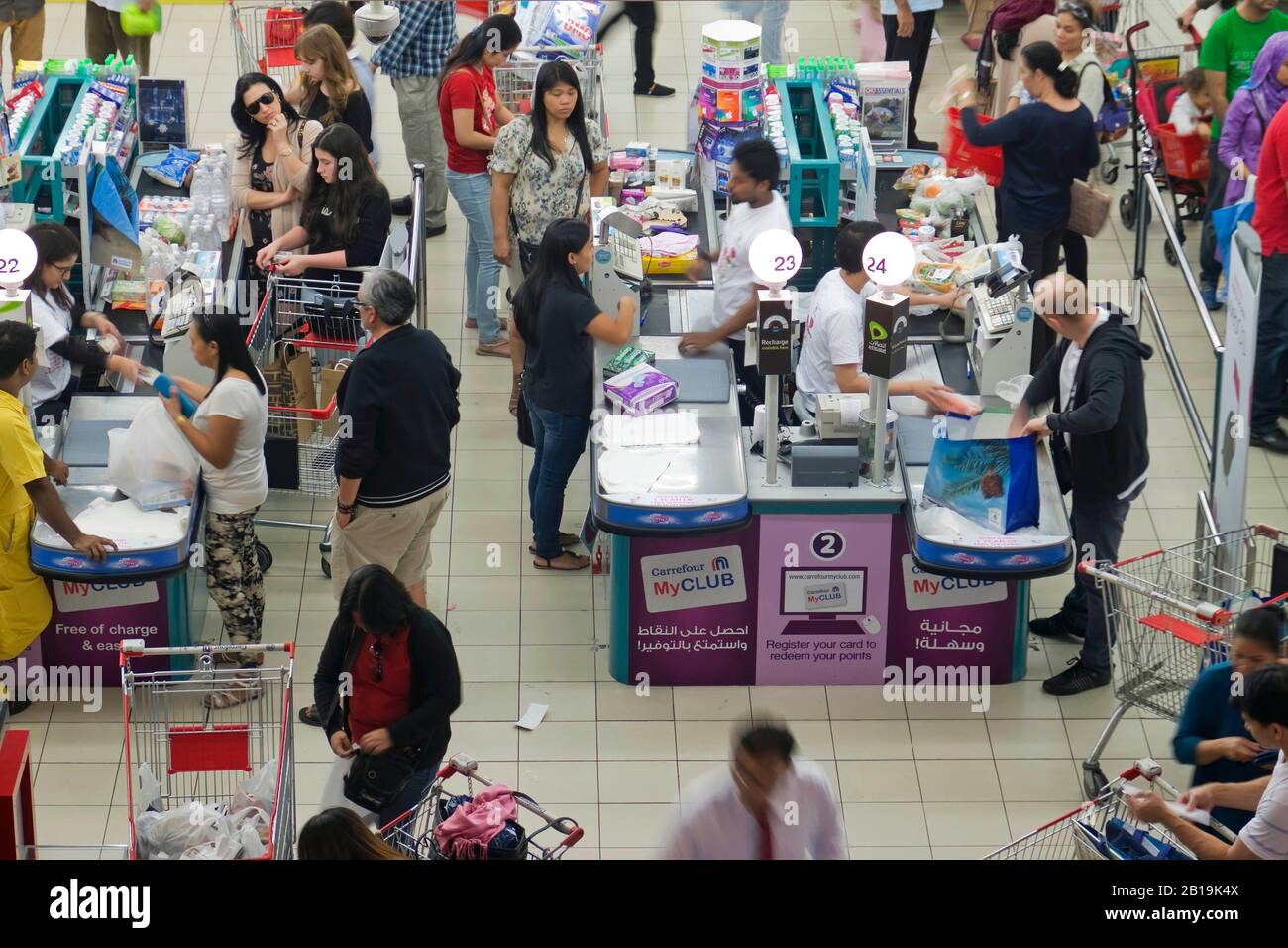 Mall of the Emirates in Dubai, Dubai, United Arab Emirates, Middle East ...