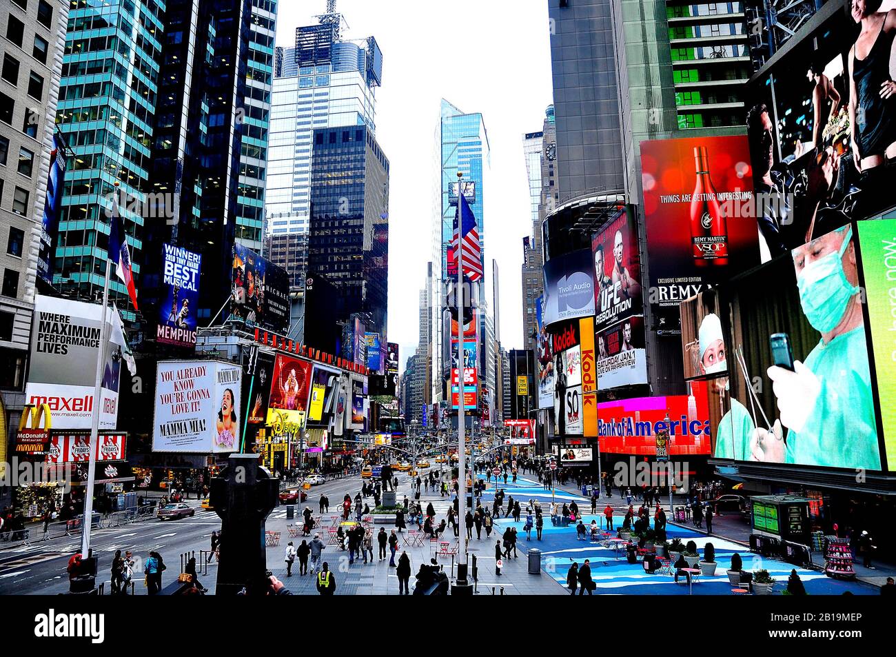 Pedestrians walk through times square hi-res stock photography and ...