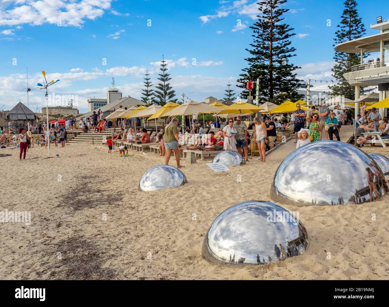 Lesley meaney sculptor sculpture homage hi-res stock photography and ...
