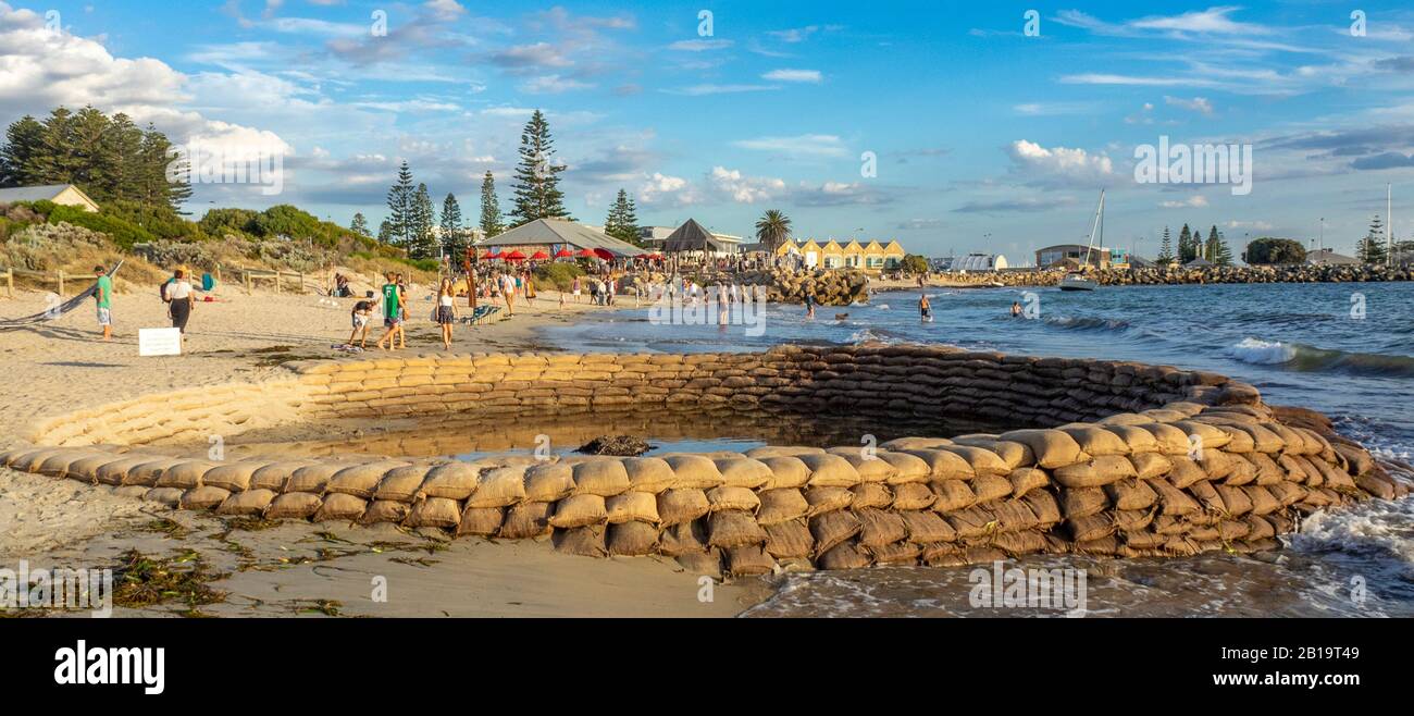 Sandbag bunker hi-res stock photography and images - Alamy