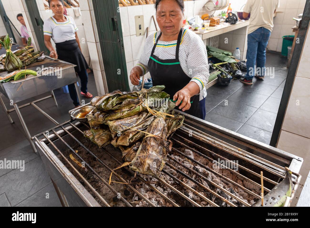 Edible palm weevil larvae (Rhynchophorus phoenicis) at traditional food ...