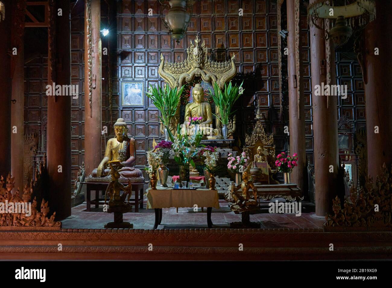 Buddha Altar, Shwe-Inn-Bin-Kloster, Mandalay, Myanmar Stock Photo - Alamy