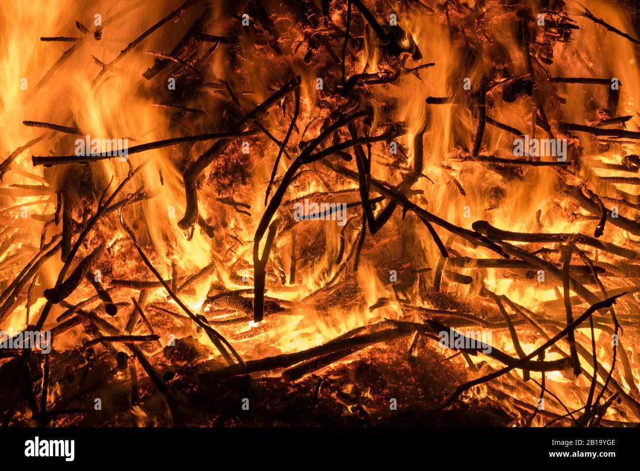 Survival bonfire hi-res stock photography and images - Alamy
