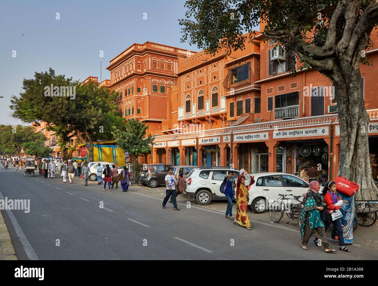 colorful streetlife and typical facades of houses in Jaipur, Rajasthan ...