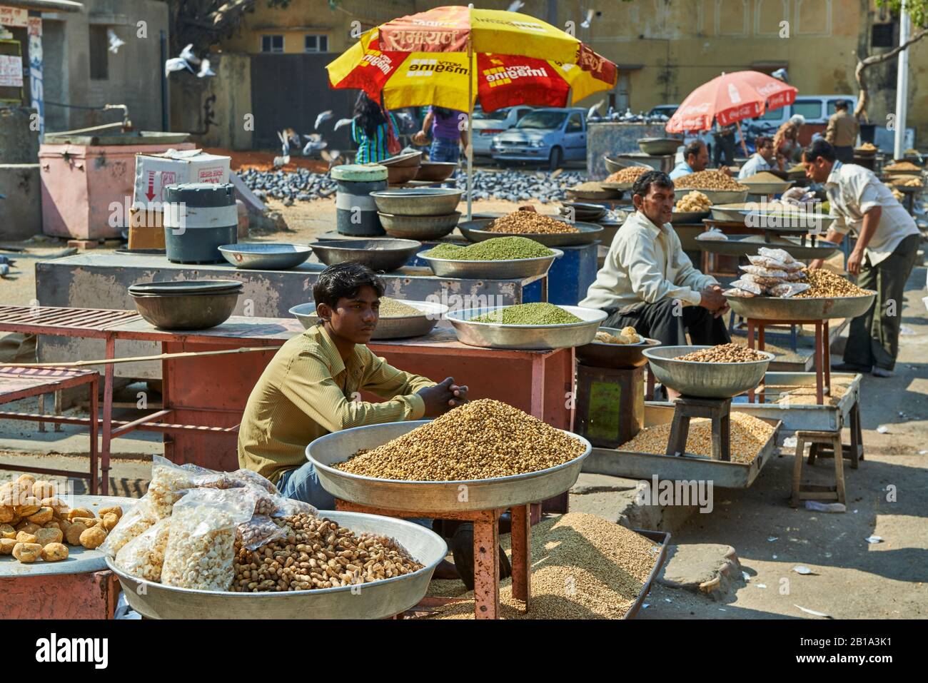 colorful streetlife with market stalls in Jaipur, Rajasthan, India ...