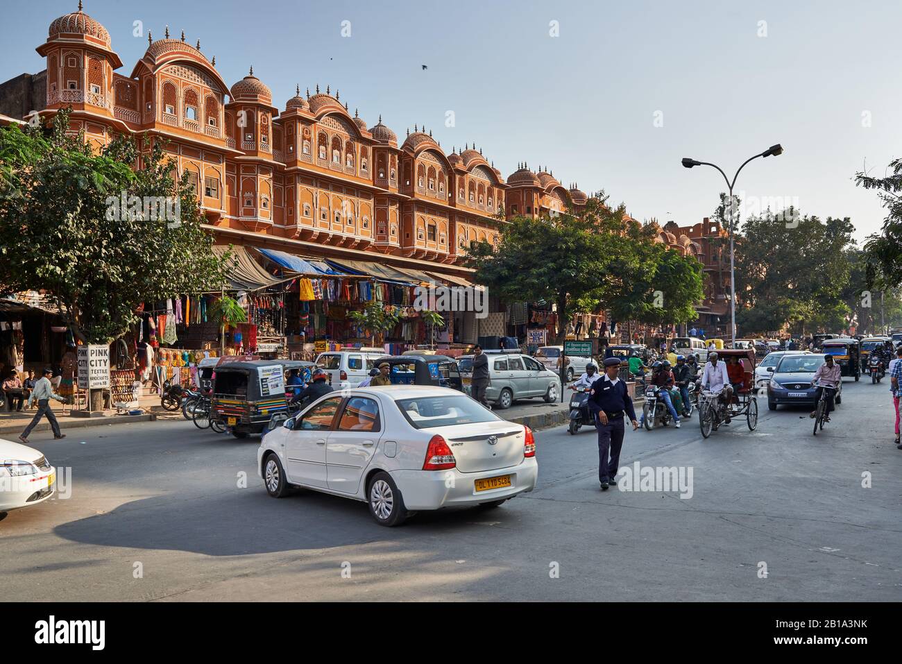 colorful streetlife and typical facades of houses in Jaipur, Rajasthan ...