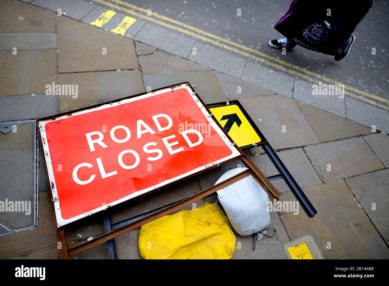 Traffic signs hi-res stock photography and images - Alamy