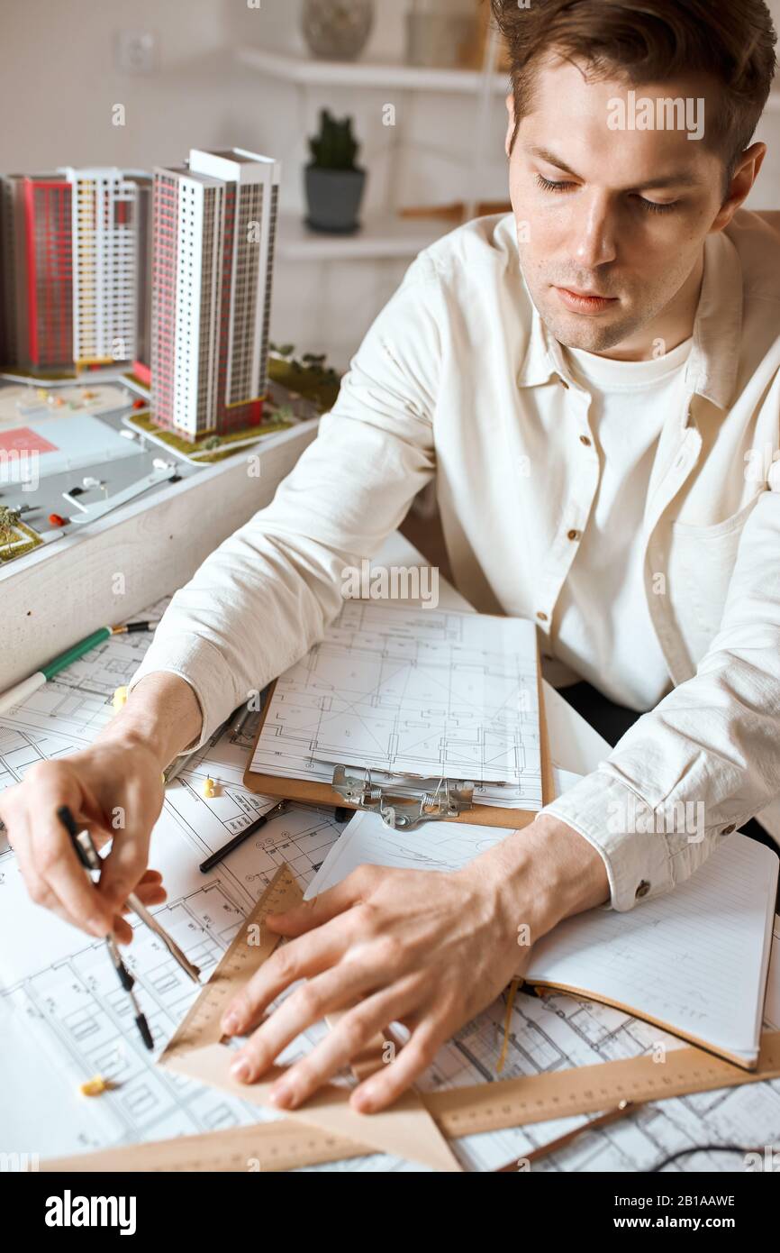 Using a ruler hi-res stock photography and images - Alamy