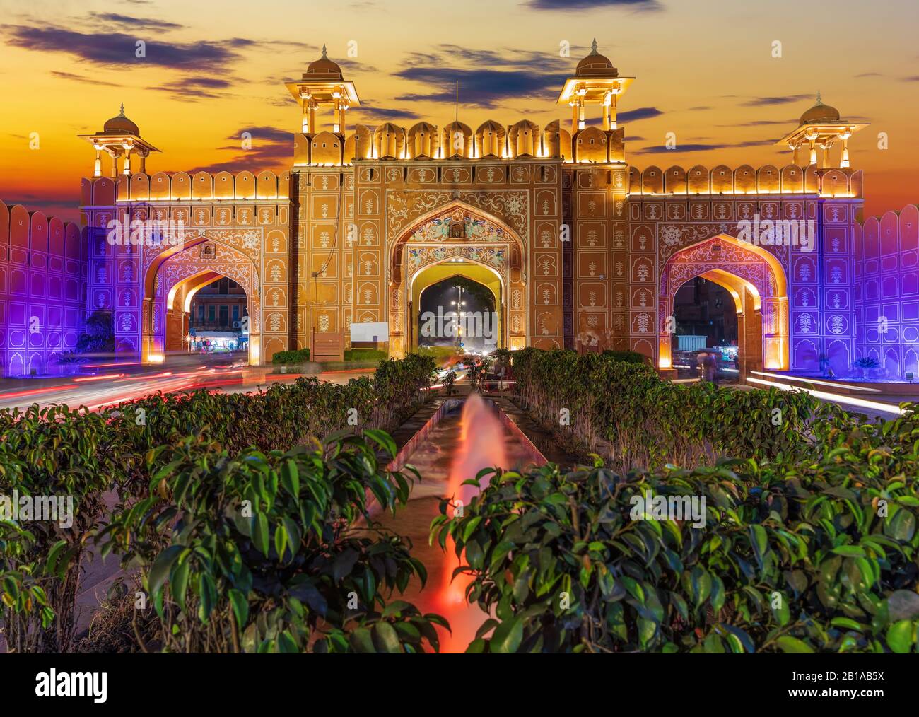 India gate at sunset hi-res stock photography and images - Alamy