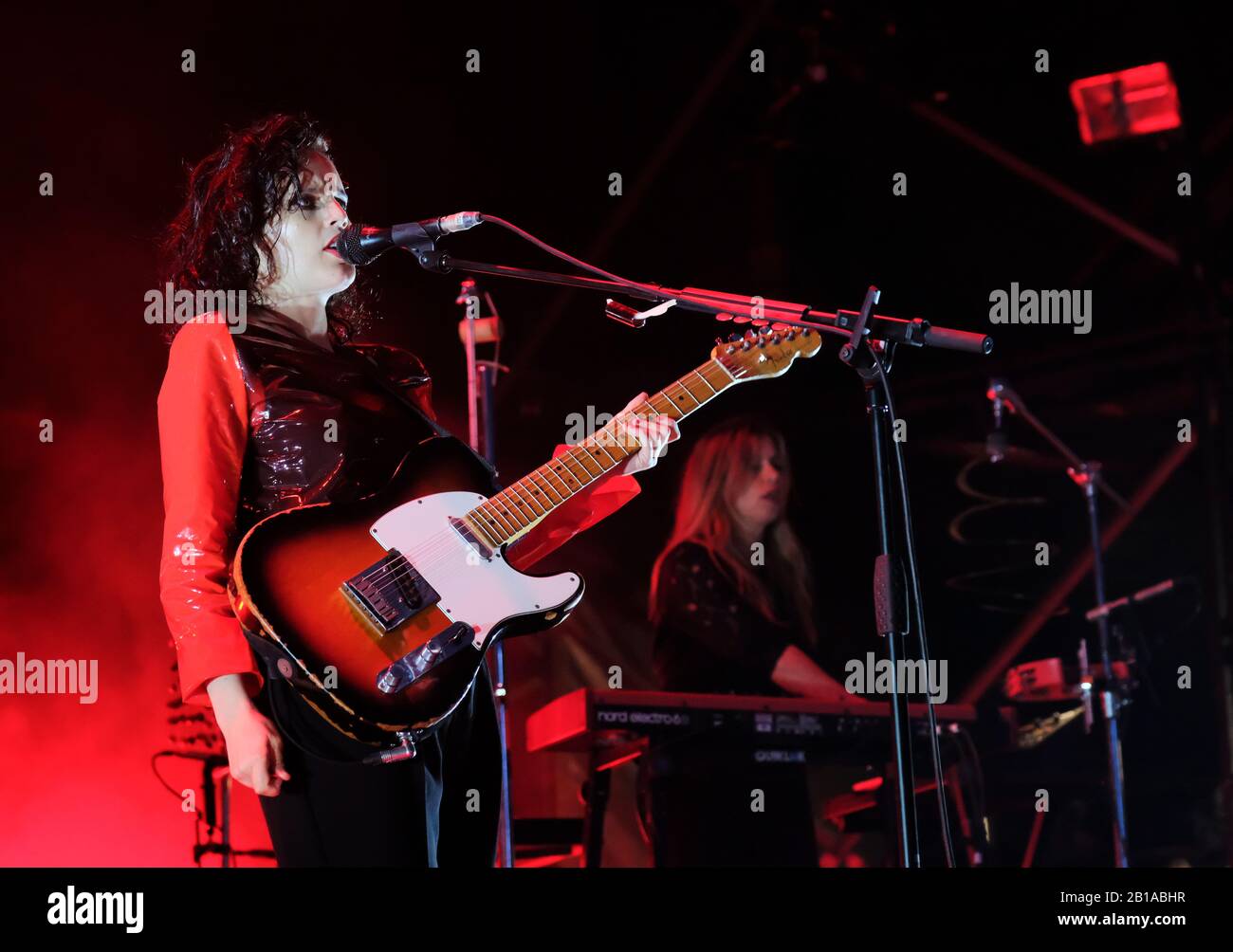 Anna calvi guitarist hi-res stock photography and images - Alamy