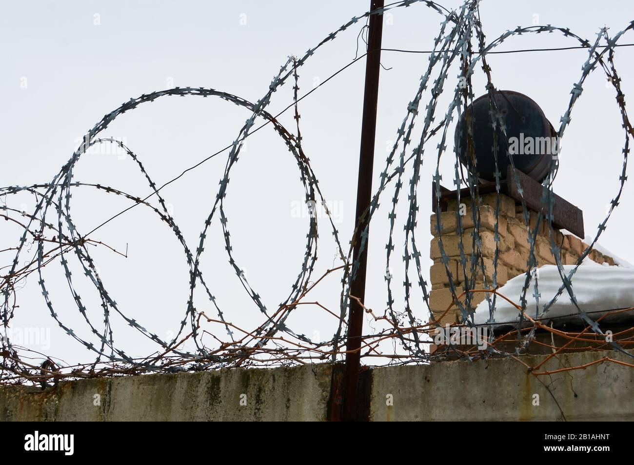 Barbed wire fence old hi-res stock photography and images - Alamy