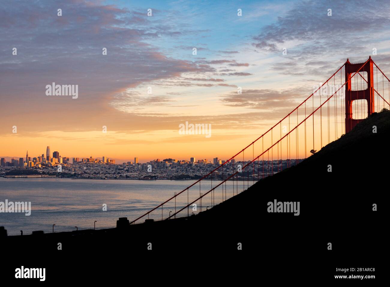 Skyline golden gate bridge hi-res stock photography and images - Alamy