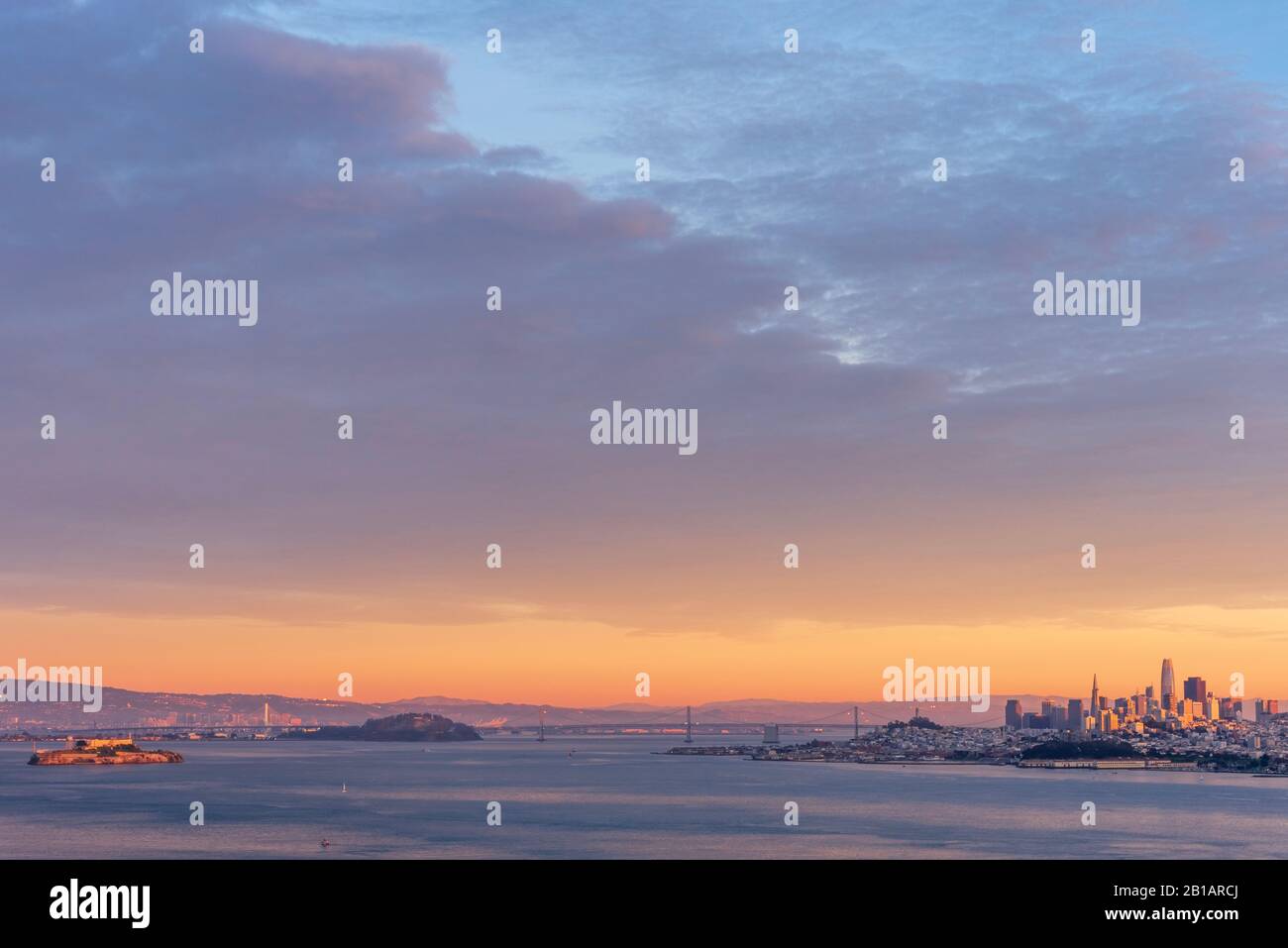 Aerial downtown san francisco salesforce hi-res stock photography and ...