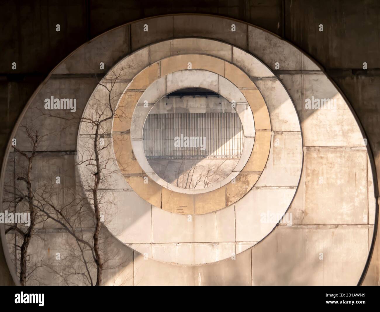 Round spans in reinforced concrete bridge piers Stock Photo - Alamy